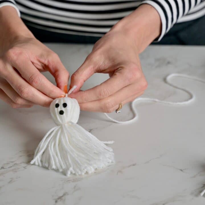 Simple DIY Yarn Ghost Garland - Craft · Share · Play